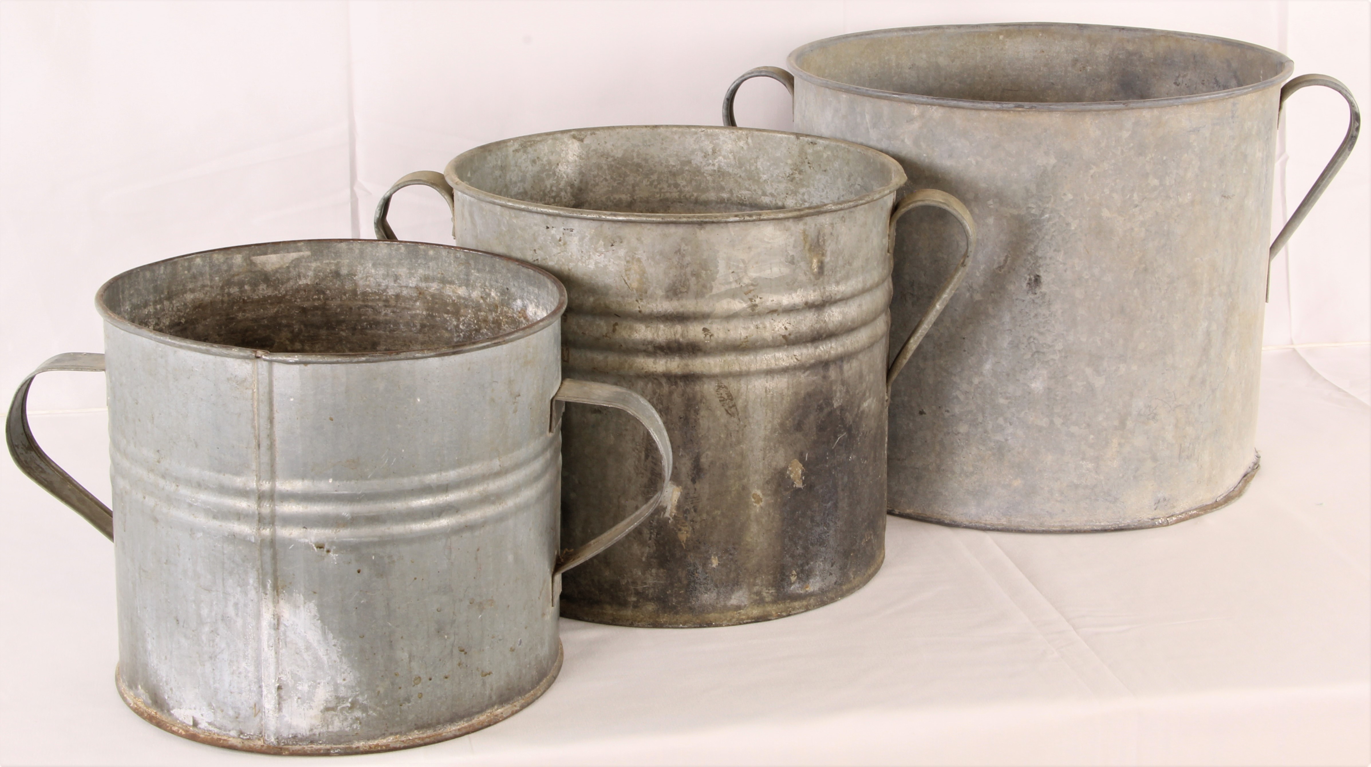 GAR11B SMALL HUNGARIAN ZINC STORAGE BUCKET