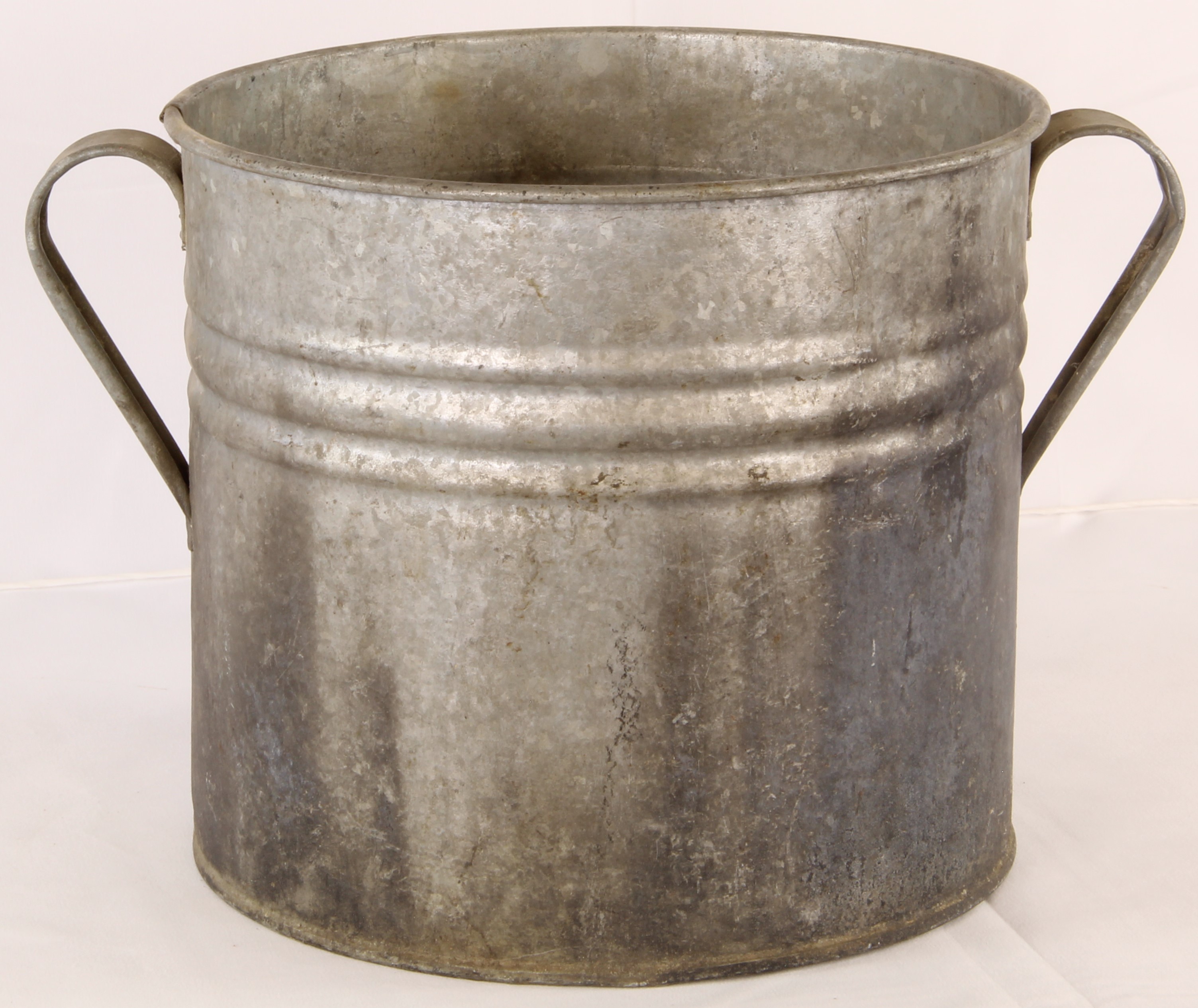 GAR11B SMALL HUNGARIAN ZINC STORAGE BUCKET