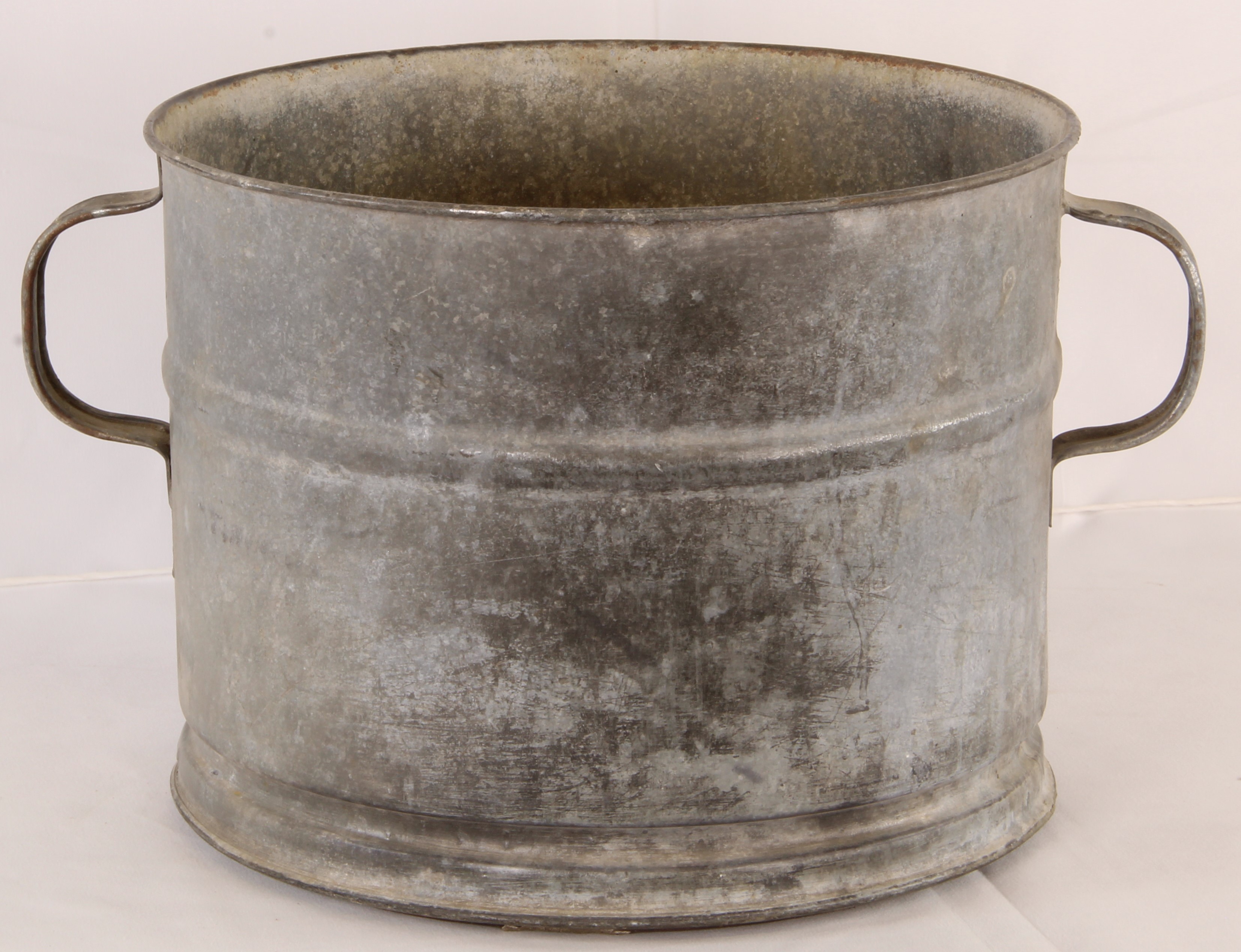GAR11C MEDIUM HUNGARIAN ZINC STORAGE BUCKET